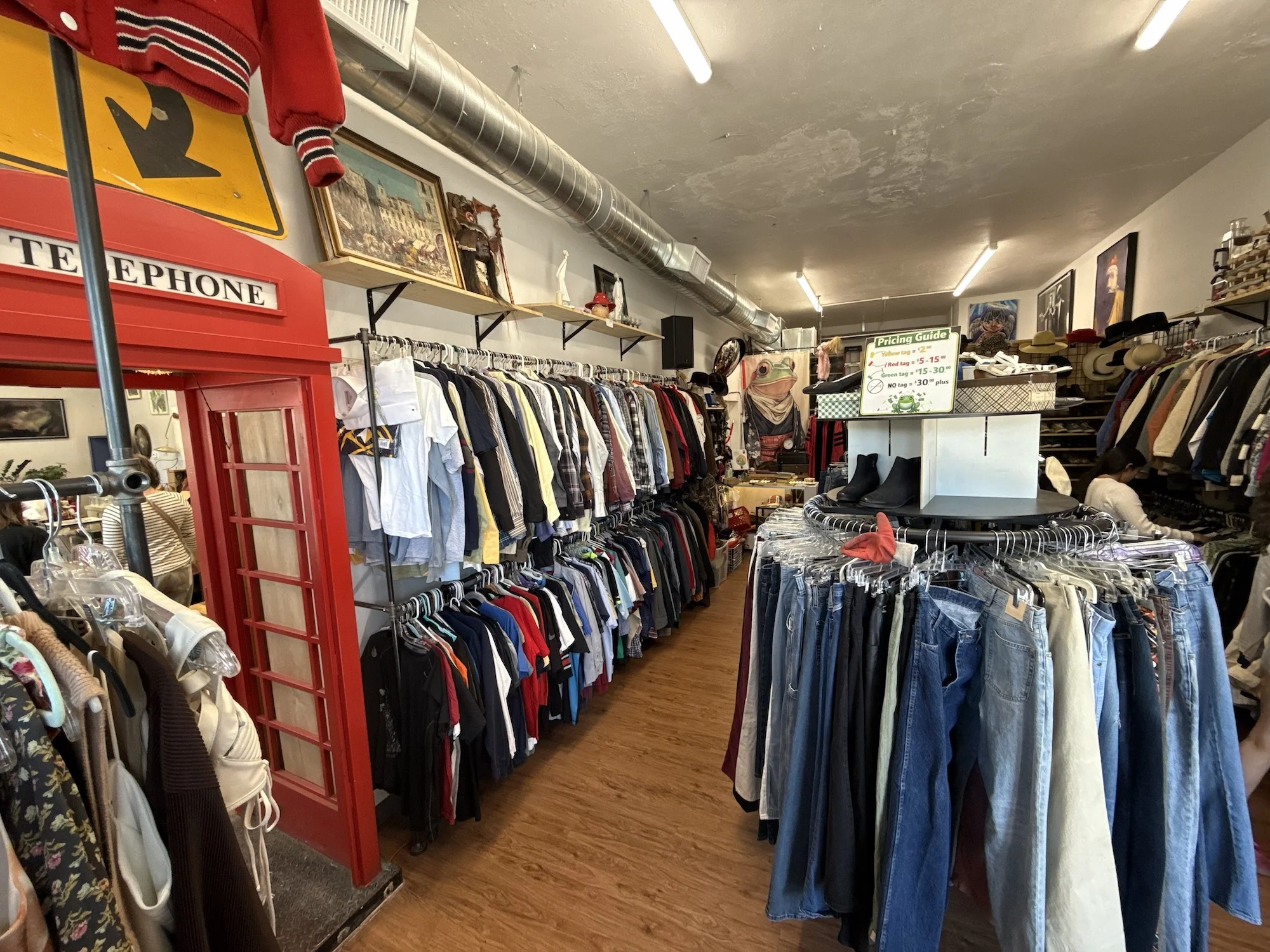 Top Reasons to Start a Thrift Store Franchise in 2026